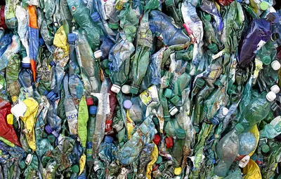 Glass straws and fresh produce help zap plastic waste