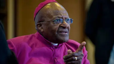 Tutu lambasts ‘lickspittle’ government over Dalai Lama visa
