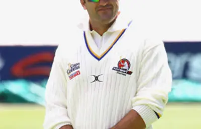 Kemp and Vilas help Cobras slide on top