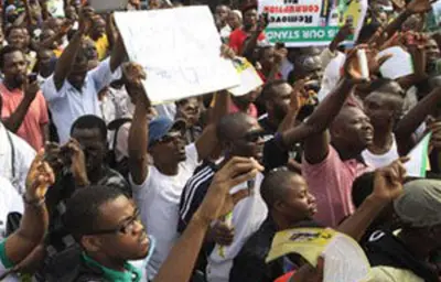 Jonathan cuts fuel prices, Nigeria protests suspended