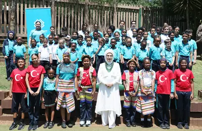The first Lady Emine Erdoğan visits international Maarif School ...