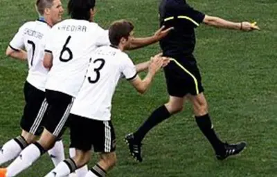 Plucky Serbia stun 10-man Germany