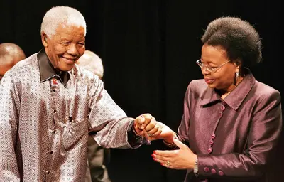 Mandela’s wife Machel humiliated, sidelined – La Grange